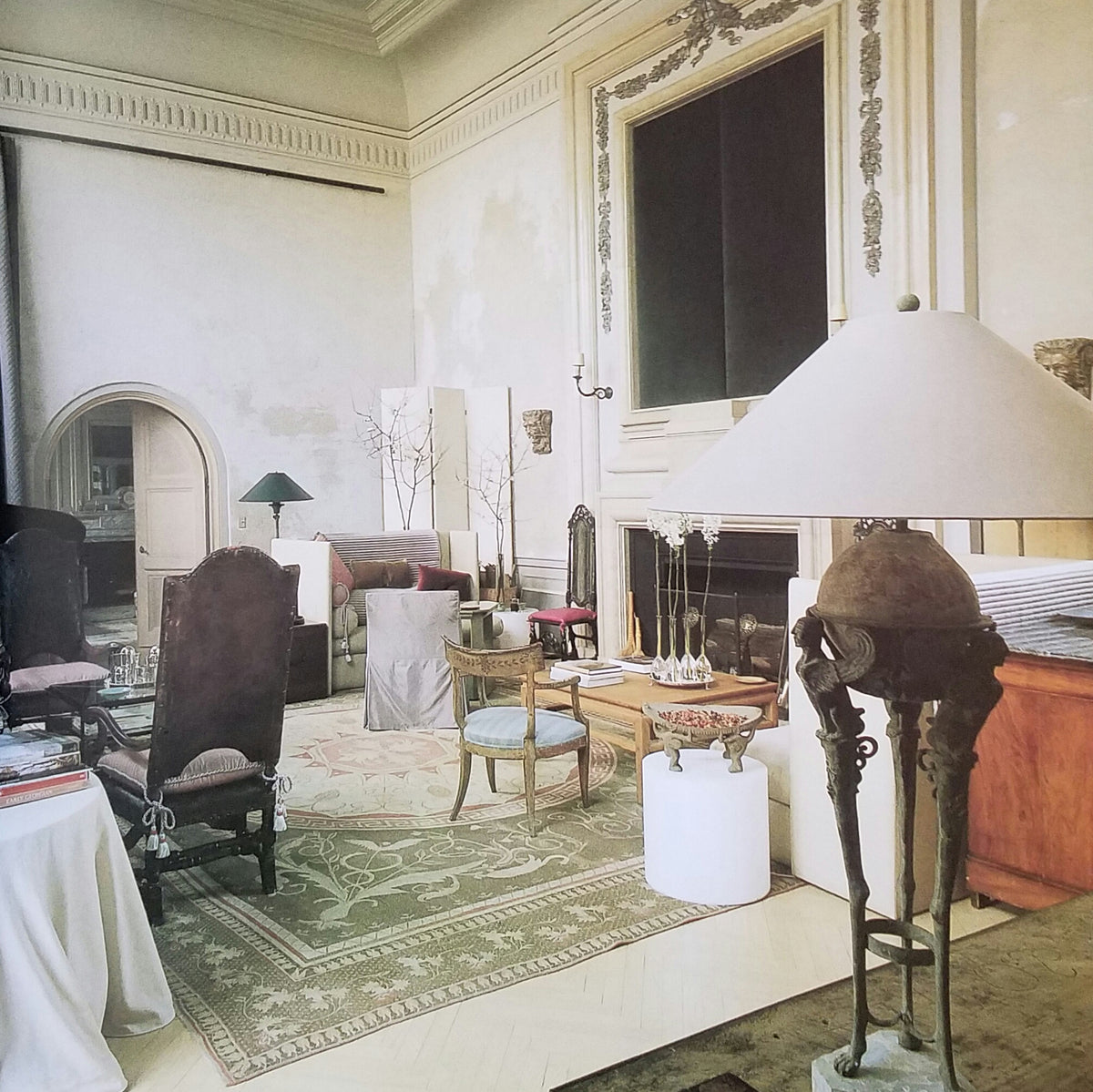 SCALE: FROM MONUMENTAL TO HUMAN - SALADINO